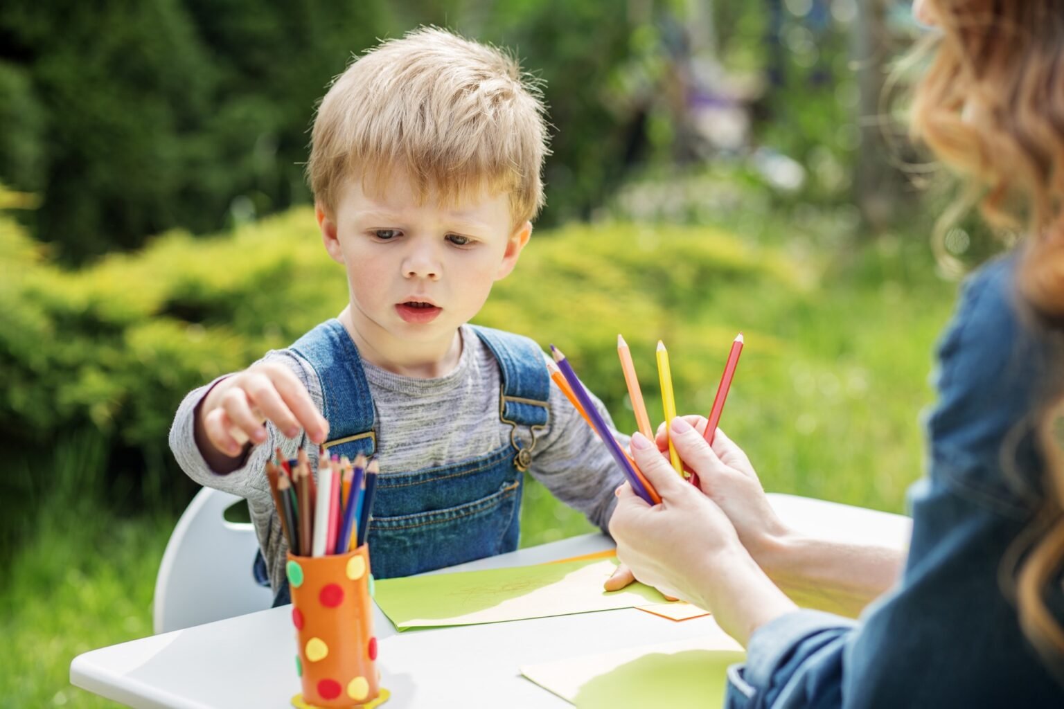 Die optimale Stifthaltung bei Kindern für bessere Schriftentwicklung